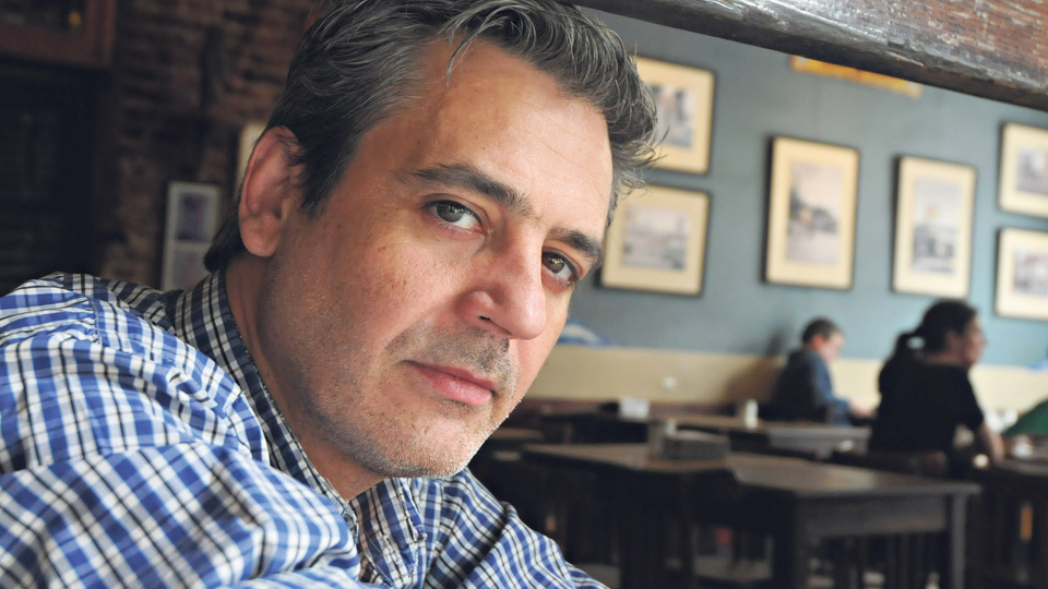 En busca de los agujeros del alma | El actor Edgardo Castro presenta su ...