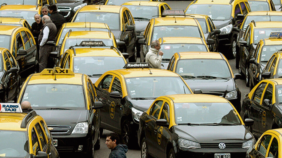 Taxis modernos y con aumento | Los taxímetros serán digitales y subirá ...