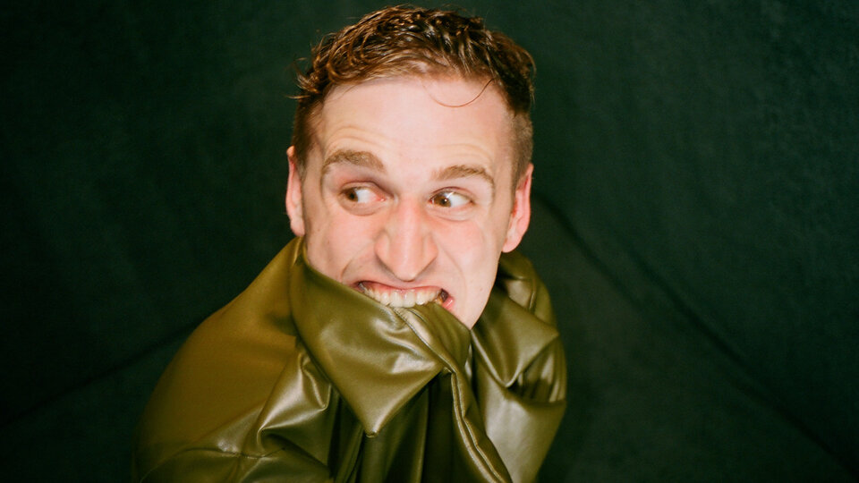 Ámame o déjame: 2030, el oscuro disco de cuarentena de Louta | Cómo ...