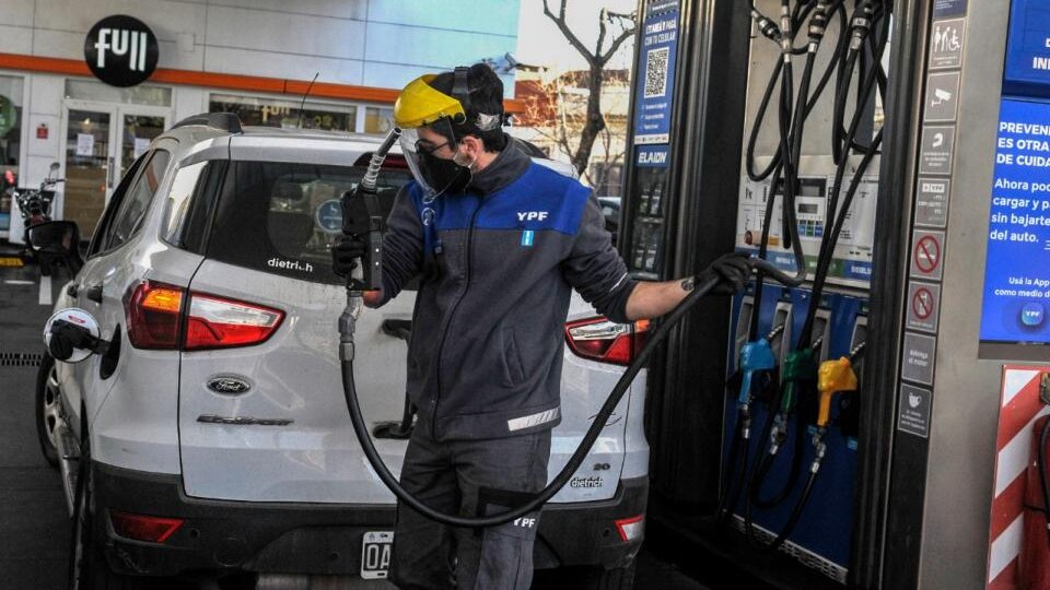 YPF aumentó un 3,5% promedio sus naftas | Desde las 0 horas del viernes | Página|12