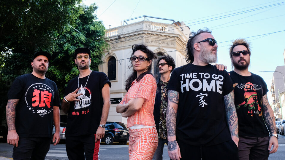 Siamés: "No somos youtubers, somos una banda con lenguaje visual ...