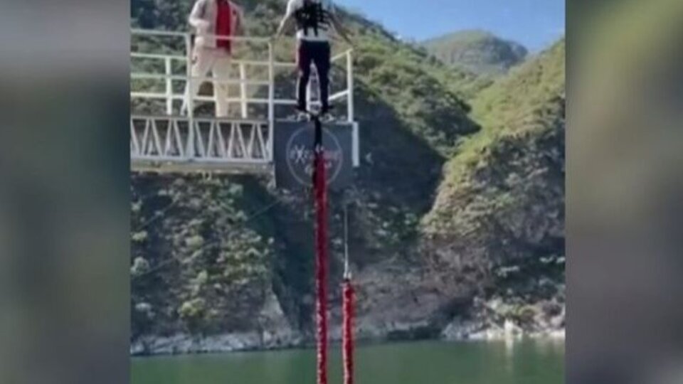 Jump: a tourist fell while bungee jumping and the safety rope failed ...