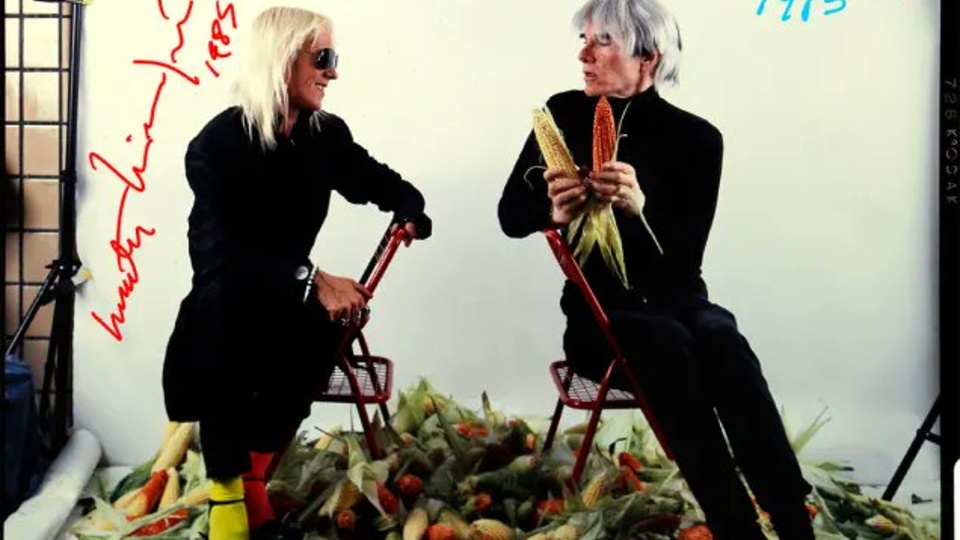 Marta Minujín subasta una fotografía con Andy Warhol como su primer NFT ...