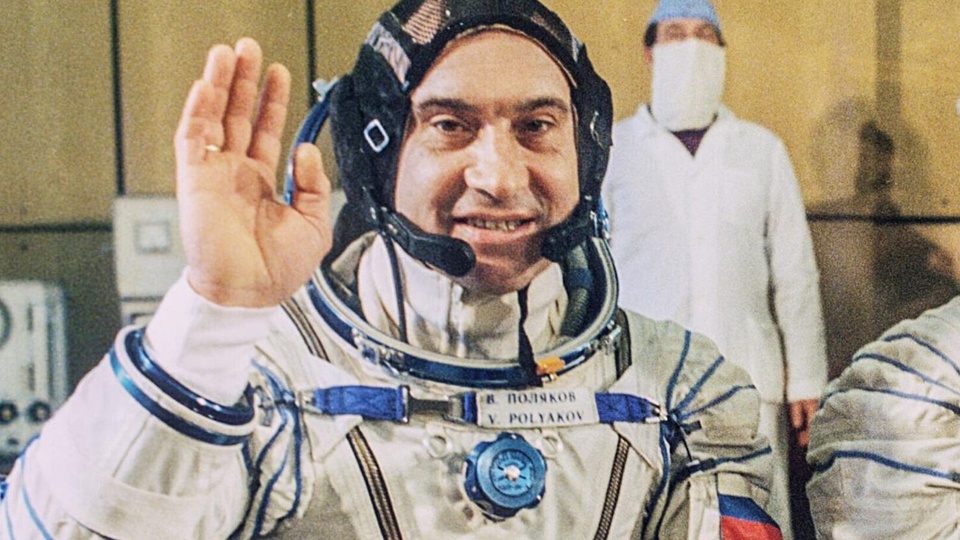 Murió Valeri Poliakov, el hombre que más tiempo pasó en el espacio ...