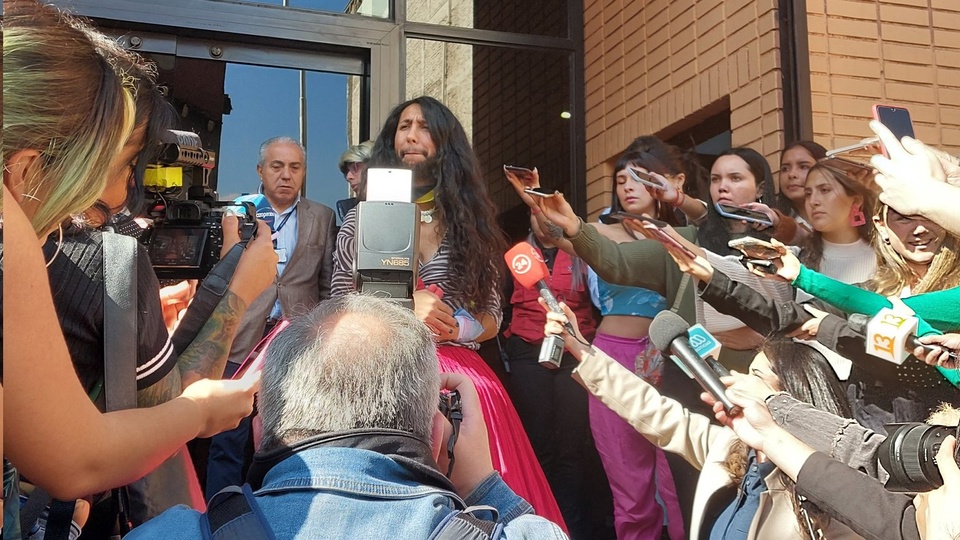 Chile entregó el primer documento de identidad no binario | "Es una victoria colectiva" | Página12