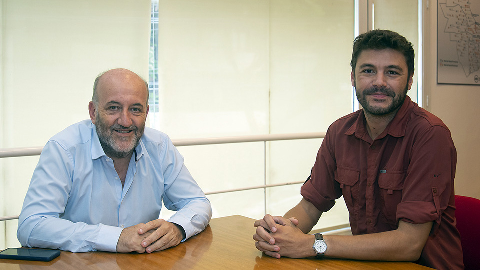 Una foto con mensaje para varios | Leo Caruana, después de posar junto ...