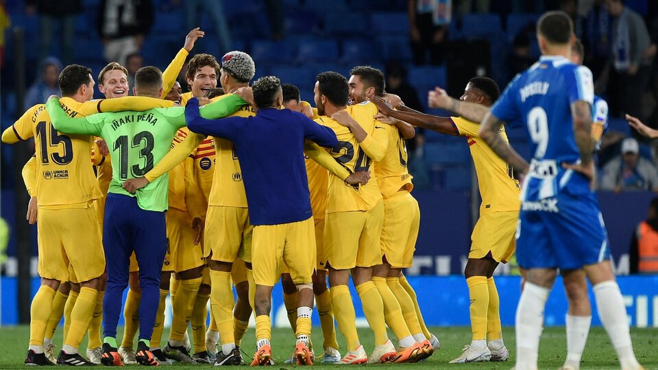 Insólito Barcelona Salió Campeón Y Se Tuvo Que Escapar De La Cancha
