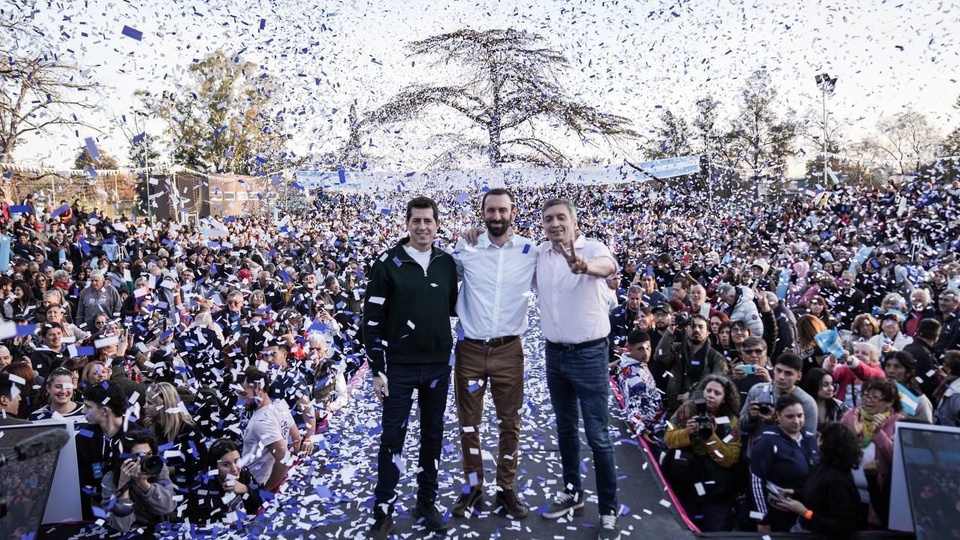 "No es joda ir a votar, no es joda elegir" | Máximo fue a Hurlingham a ...