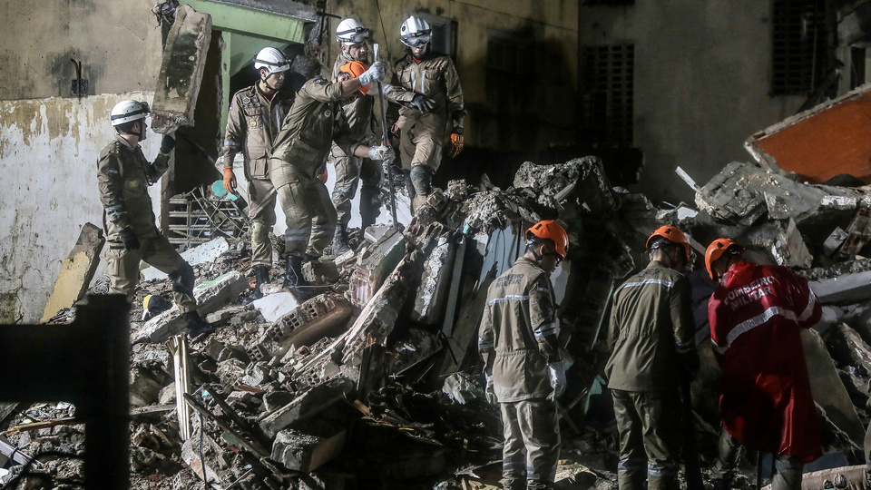 Once muertos por el derrumbe de un edificio ocupado irregularmente | Tragedia en el noreste de ...