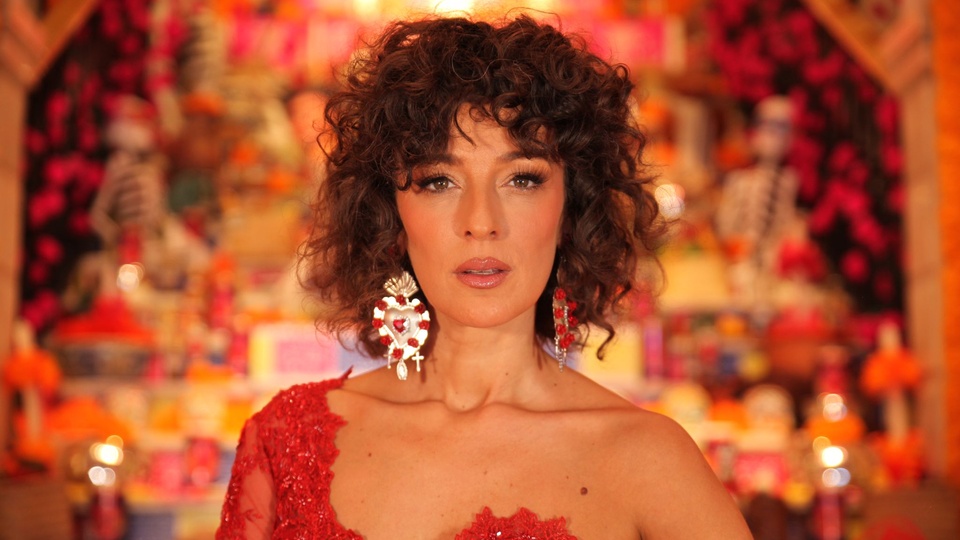 Mara Barros presenta su disco "Me nace del corazón", su tributo a la ...