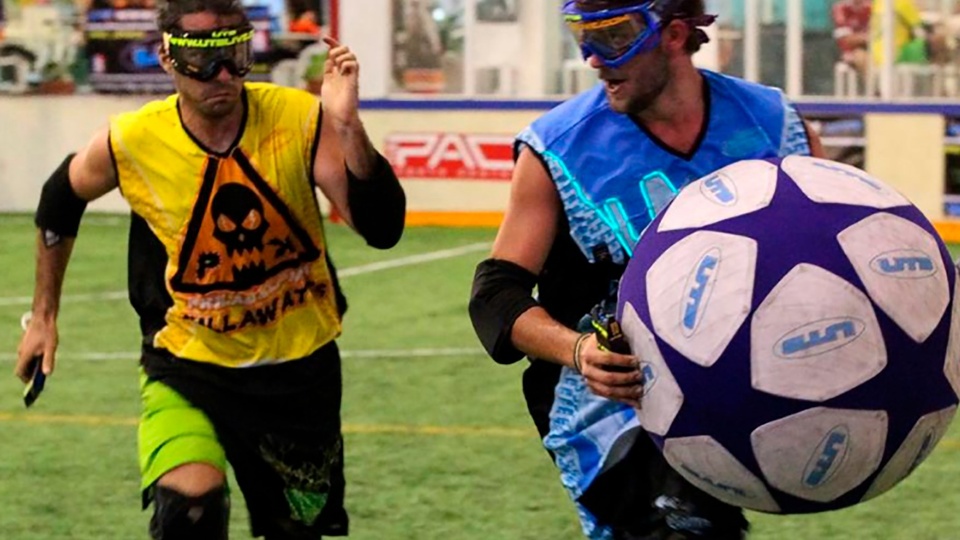 Nacimiento y ocaso del Ultimate Taser Ball | El deporte estadounidense ...