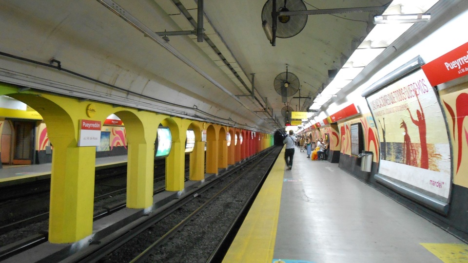 Subte B: un hombre murió en el andén de la estación Pueyrredón y se ...