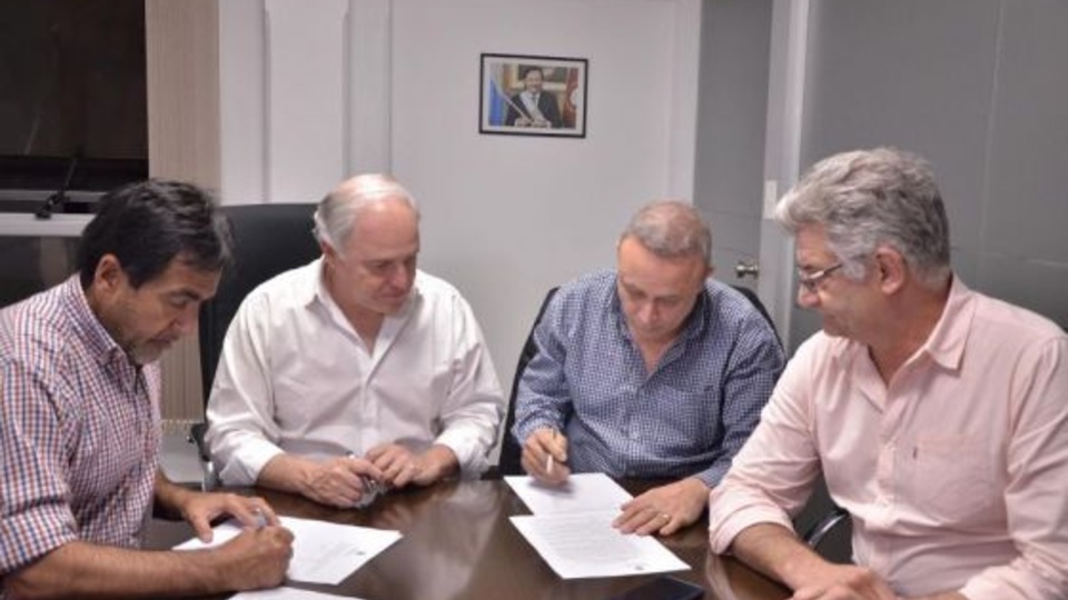 El gobierno de Salta acordó con los gremios docentes un aumento de 15% ... El gobierno de Salta acordó con los gremios docentes un aumento de 15% ...