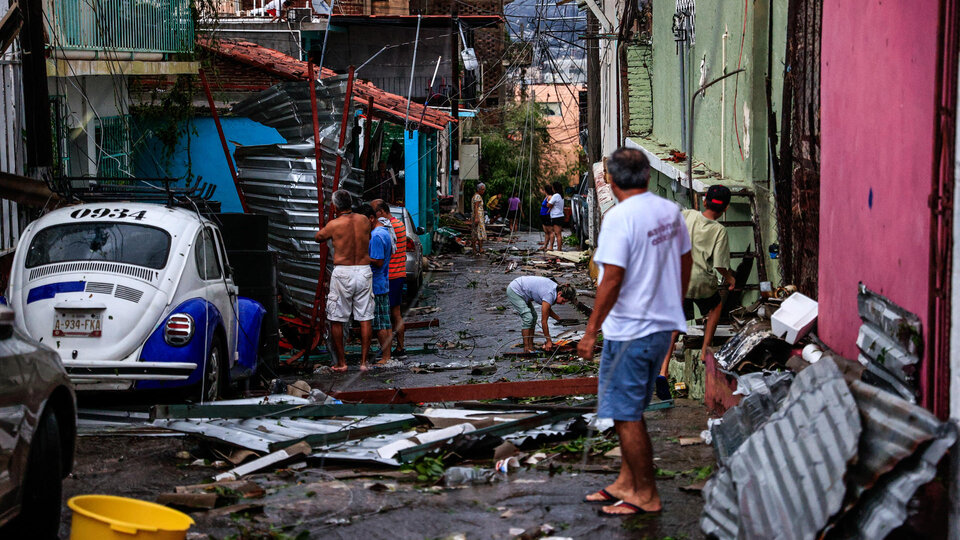 El devastador paso del huracán Otis en México | Rompió el récord de ... El devastador paso del huracán Otis en México | Rompió el récord de ...