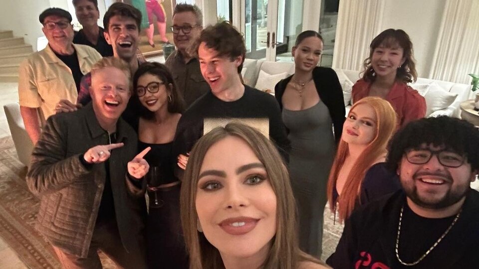 El elenco de Modern Family se reunió después de años y una ausencia ... El elenco de Modern Family se reunió después de años y una ausencia ...