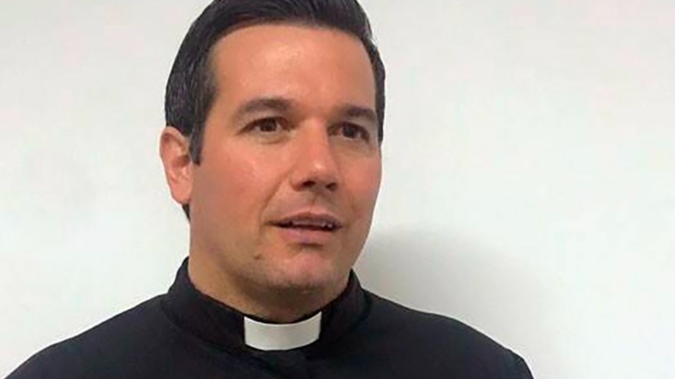 El cura hijo de un represor que ronda a Villarruel y al posible ...