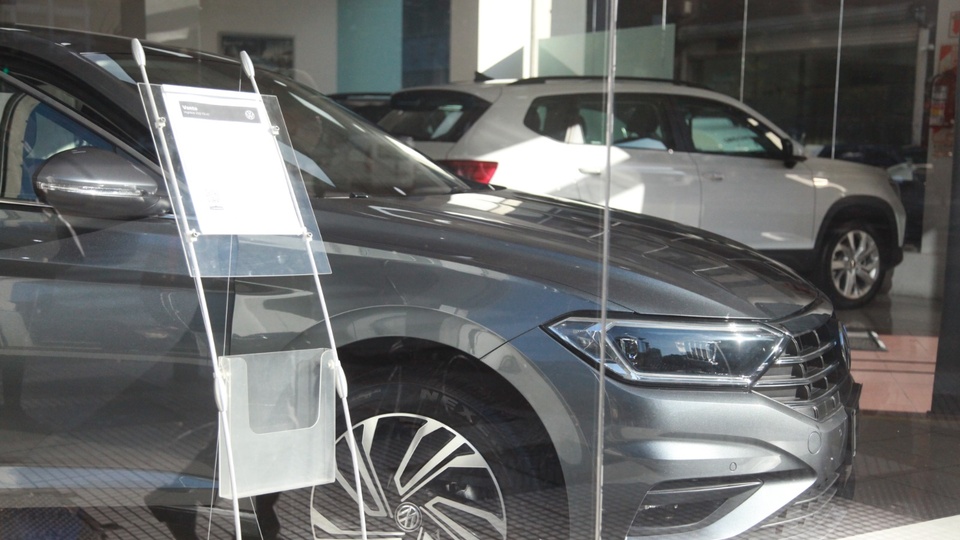 Menos autos con impuesto al lujo | El Gobierno aumentó la base para la ...