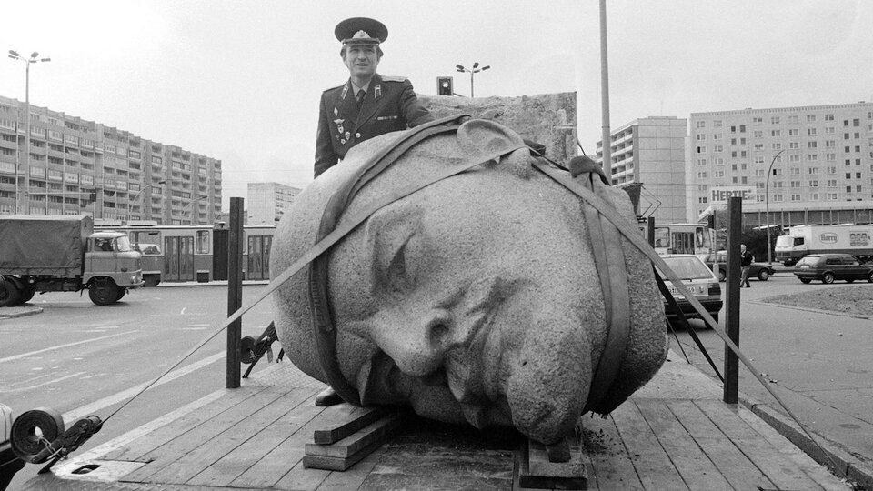 Alexei Yurchak intenta explicar la paradoja del socialismo tardío | Su ...