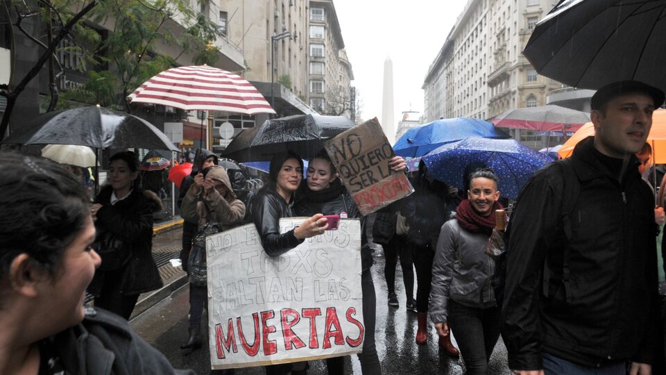 El día que movimos el mundo | 37 años de Página/12 - Las contratapas ...