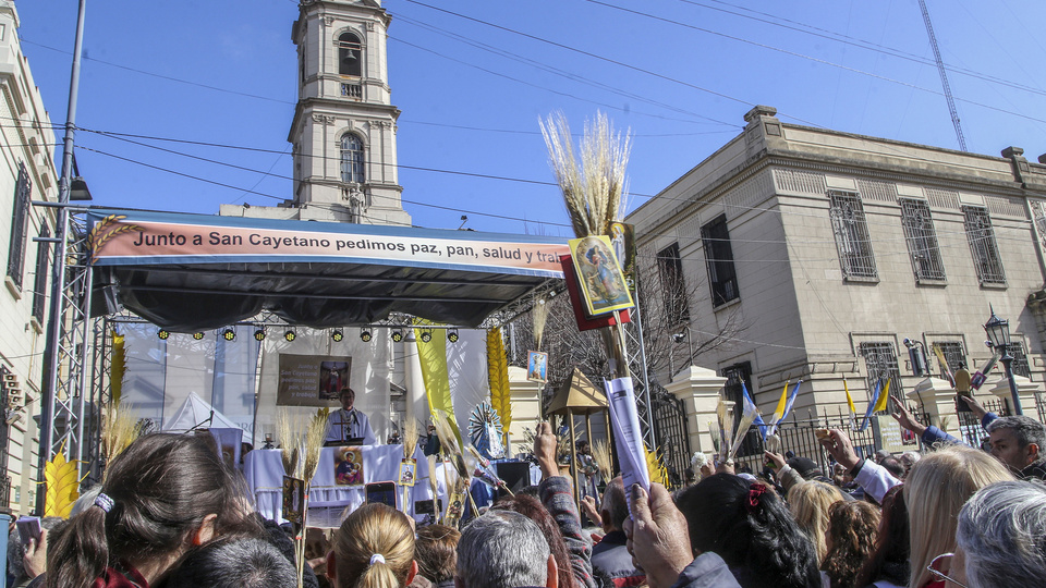 Todos juntos en San Cayetano: Las dos CTA y la CGT marcharán con las ...