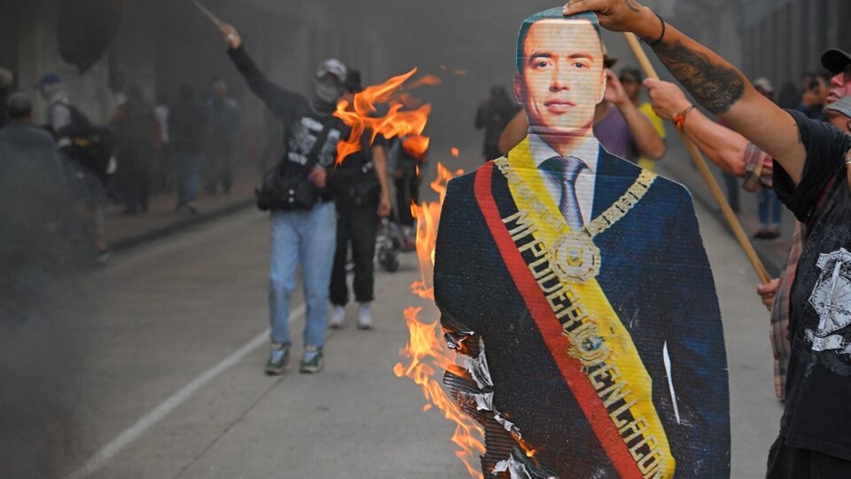 Marcha de estudiantes contra Noboa en Ecuador | Por la crisis eléctrica ...