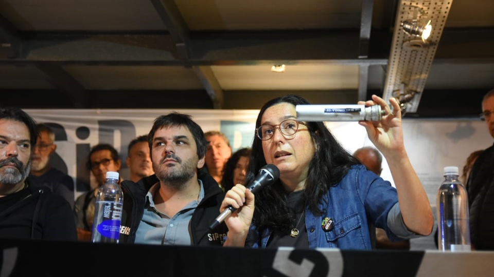Las pistolas lanza gases usadas en la represión a los jubilados estaban ...