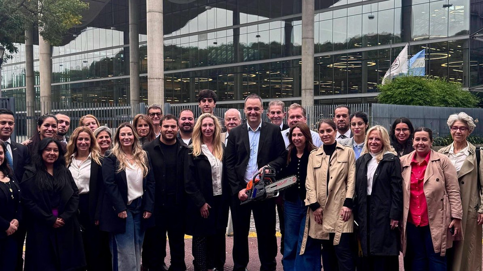 Guerra abierta entre el PRO y LLA: Macri pasa factura y Adorni muestra su motosierra | El ...