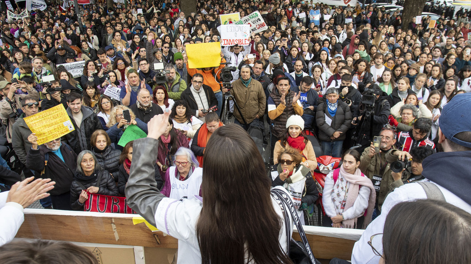 Garrahan: el Gobierno concedió un aumento a los residentes, pero siguen ...