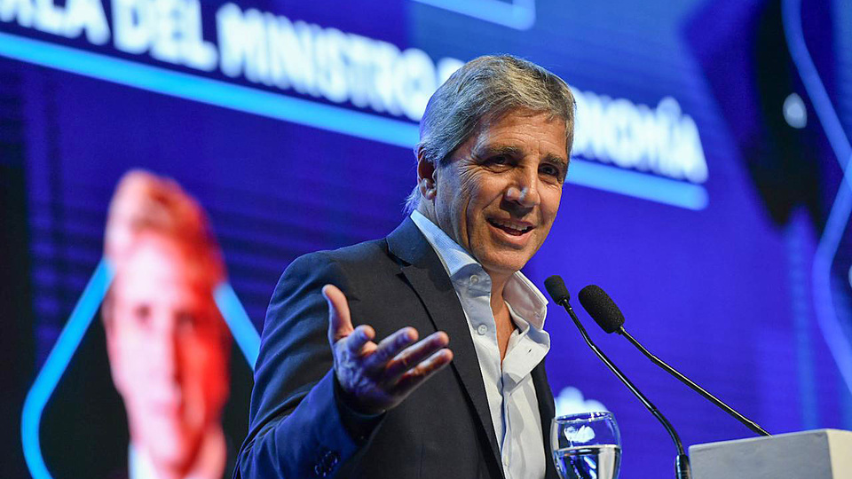 El JP Morgan y los "campeones" corren a Caputo | El ministro sacó pecho ...