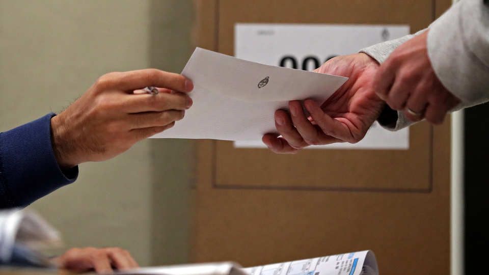 Mia z with mike williams while the performance one could