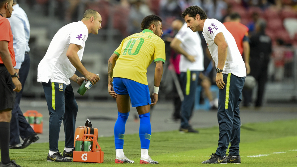 Brasil: Neymar jugó 12 minutos y volvió a lesionarse | En el amistoso ante Nigeria disputado en ...