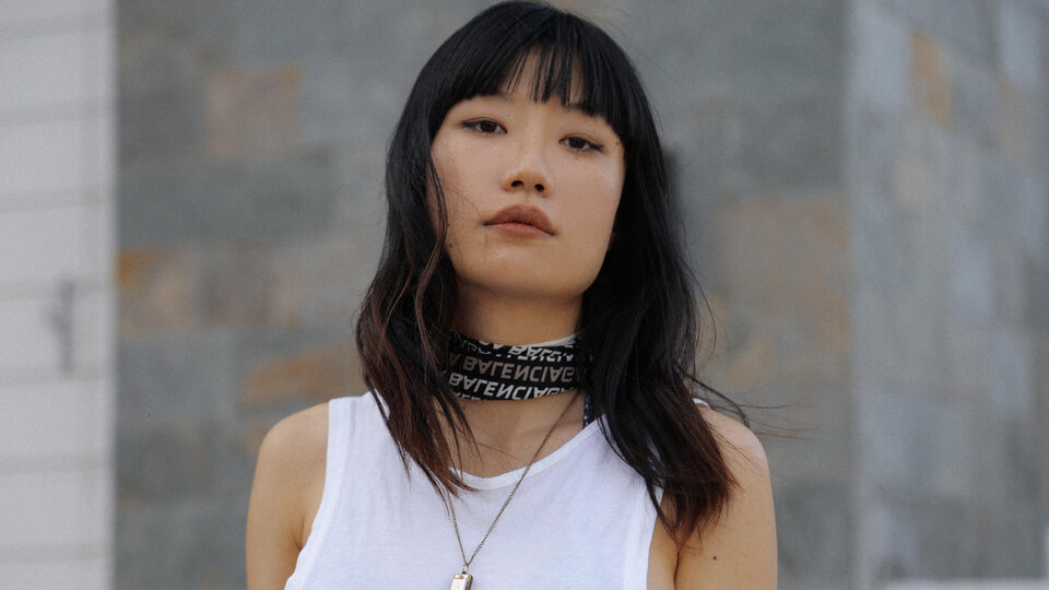 Haien Qiu, la nueva cantante de Adicta | El suspiro de la oscuridad ...