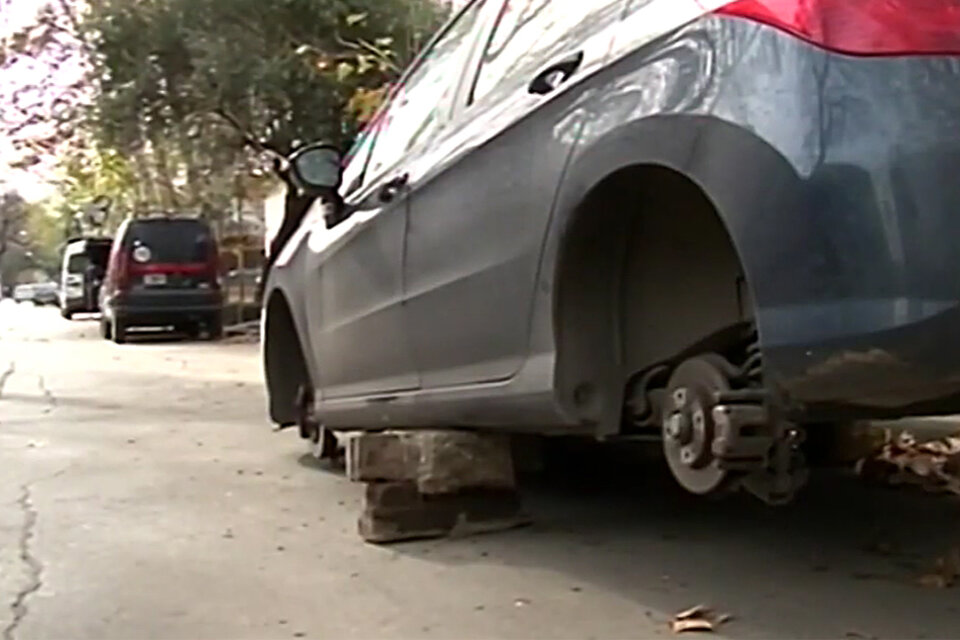 Los autos sin ruedas | Robo | Página12