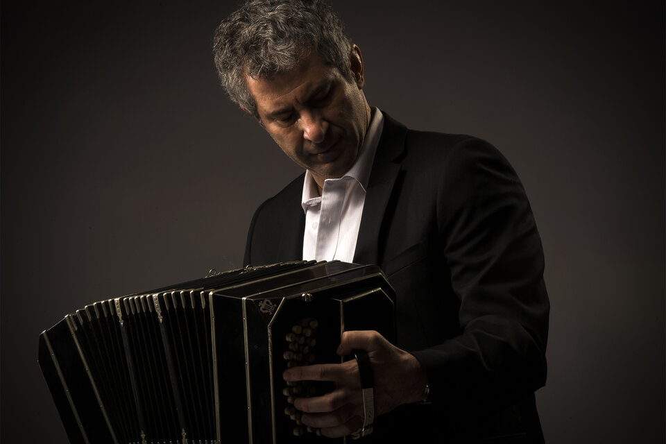 Pablo Mainetti: "Mi historia está agarrada al tango, pero voy más allá ...