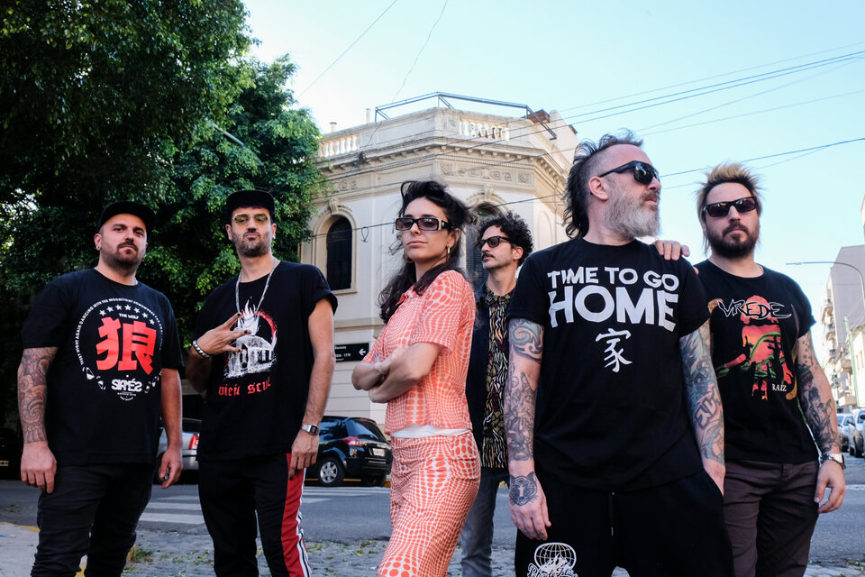 Siamés: "No somos youtubers, somos una banda con lenguaje visual ...