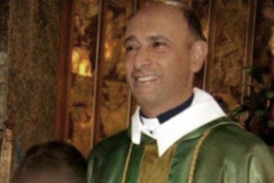 Abuso Sexual El Excura Carlos José Con Pedido De Captura Internacional