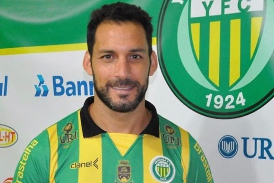 Frontini, delantero de mil camisetas | El argentino que va por el ...