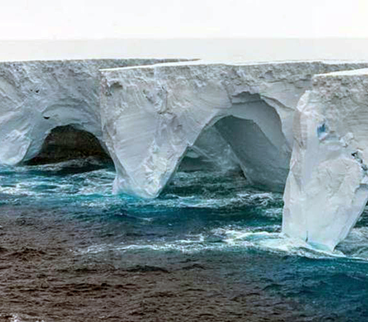 El Iceberg Más Grande Bajo El Agua