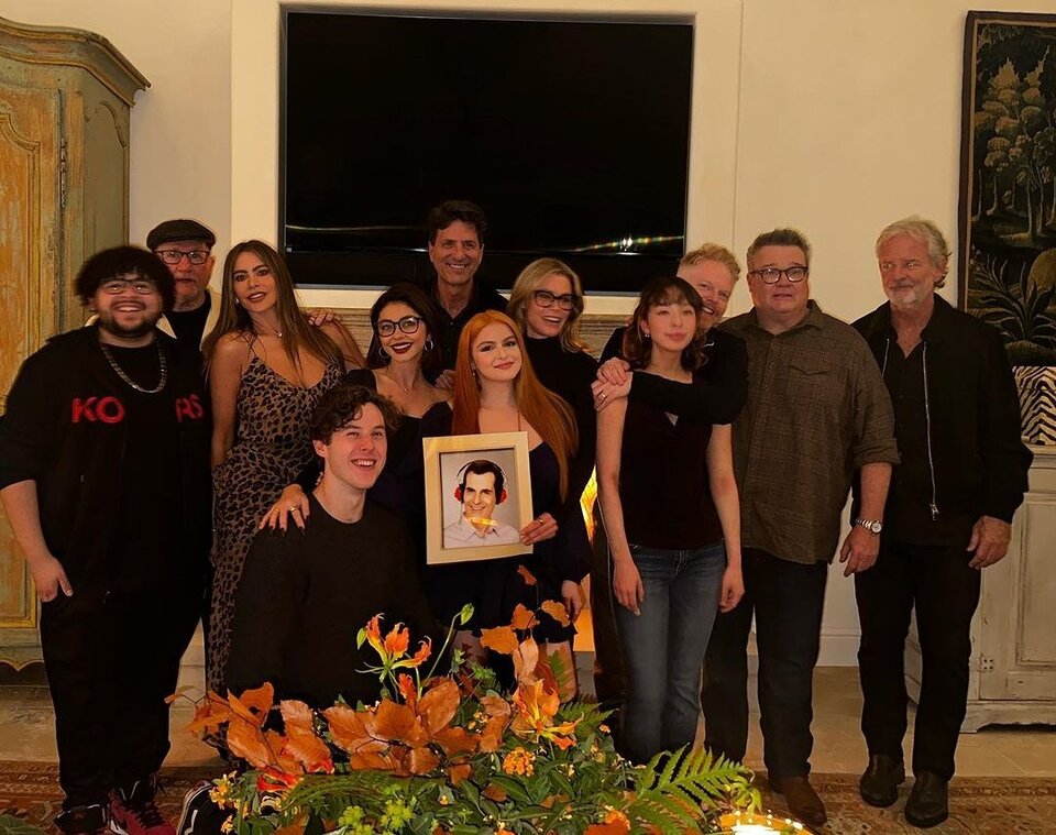 El elenco de Modern Family se reunió después de años y una ausencia ... El elenco de Modern Family se reunió después de años y una ausencia ...
